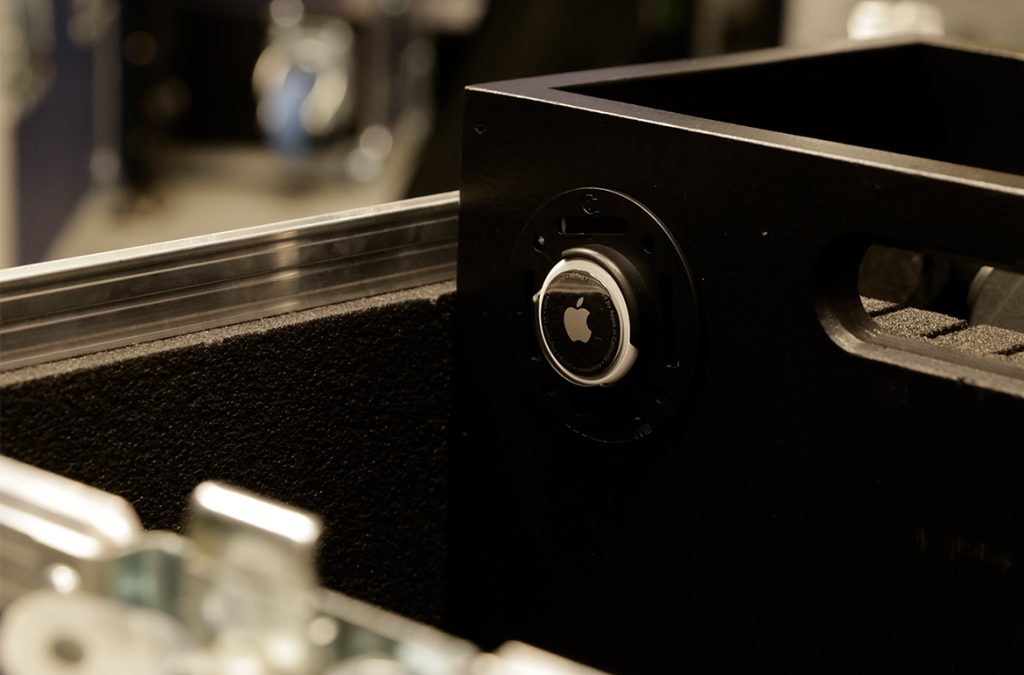 Adam Hall Hardware presenta AIRTAG HOLDER para el uso flexible de ...